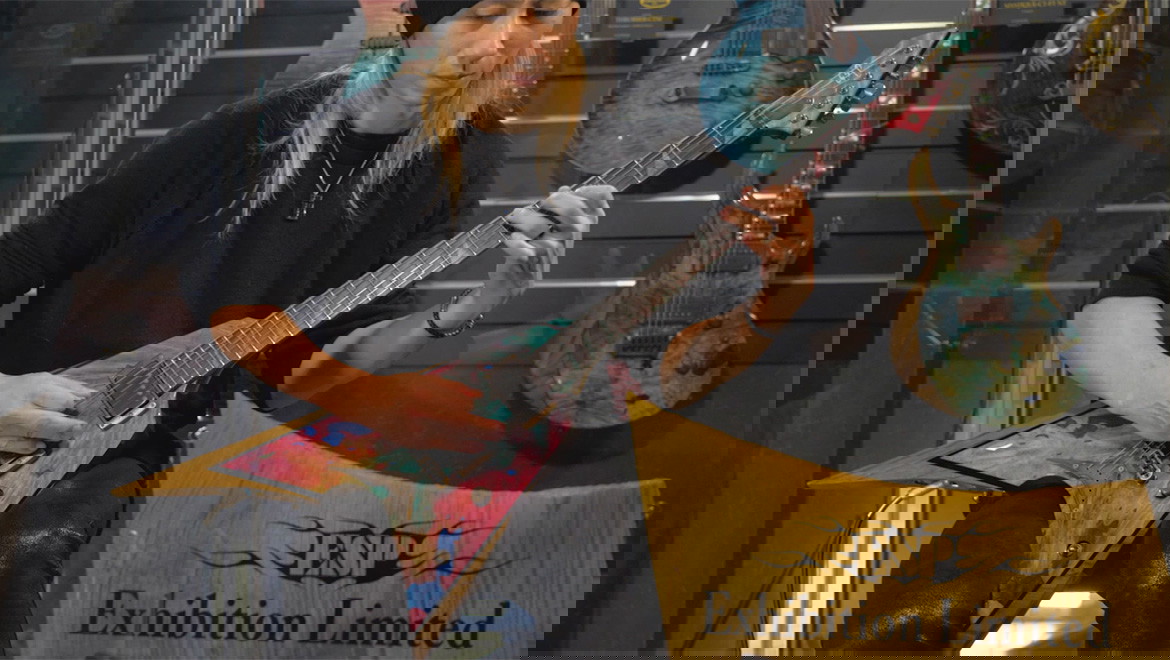 ESP Exhibition Limited Series 2021: Syu Demos the EX21-16 Arrow-CTM NT ...